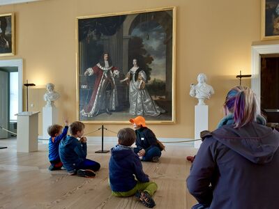 Kind sein im Schloss – ganz schön anstrengend | SPSG